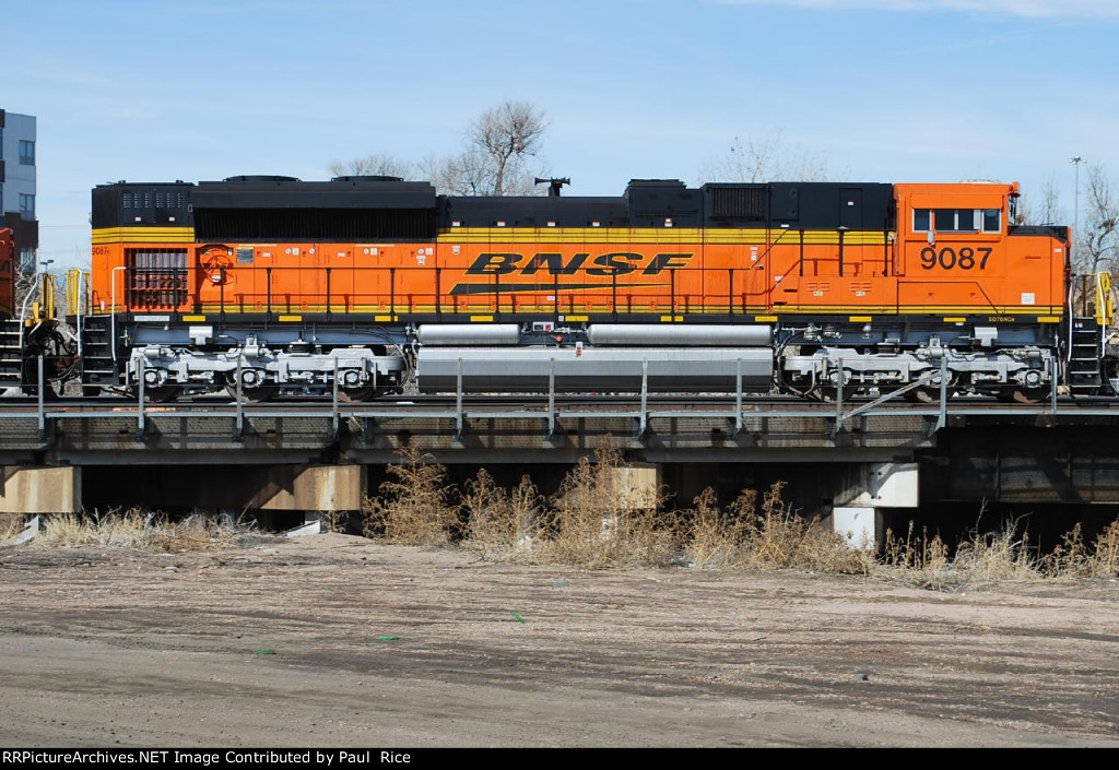 BNSF 9087